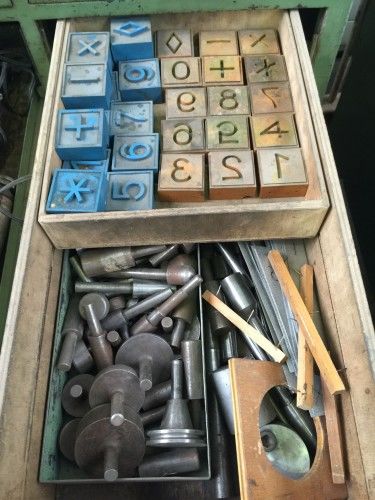 DECKEL KF 2 S mit sehr viel Zubehoer copy milling Machine | WorldMach ...